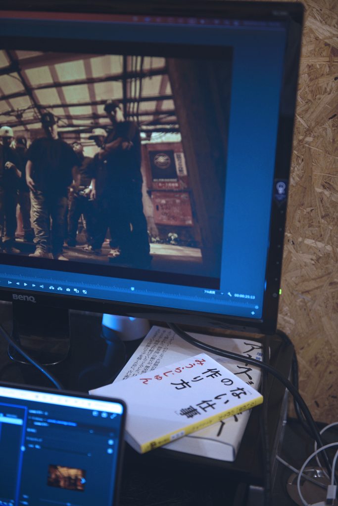 自然体でいながら、常に自分と向き合う。映像作家・Spikey Johnの制作スタイルとは