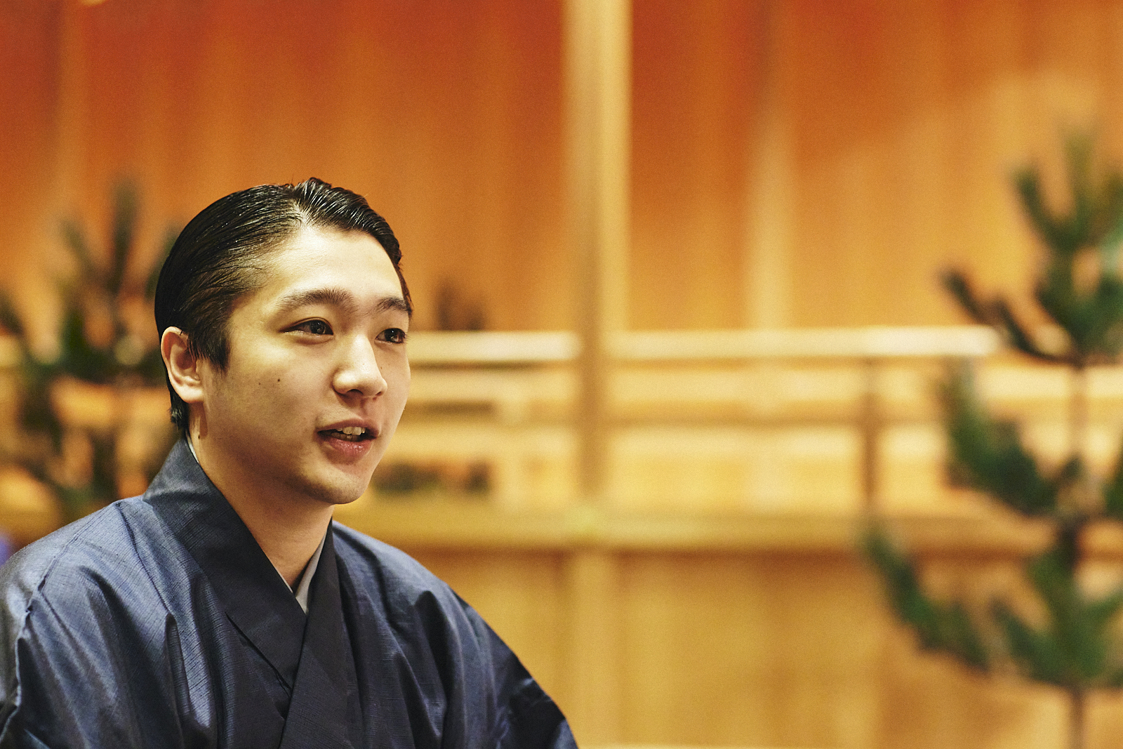 能楽師・観世三郎太インタビュー。「“離見の見”で、自分の姿や声と向き合う」