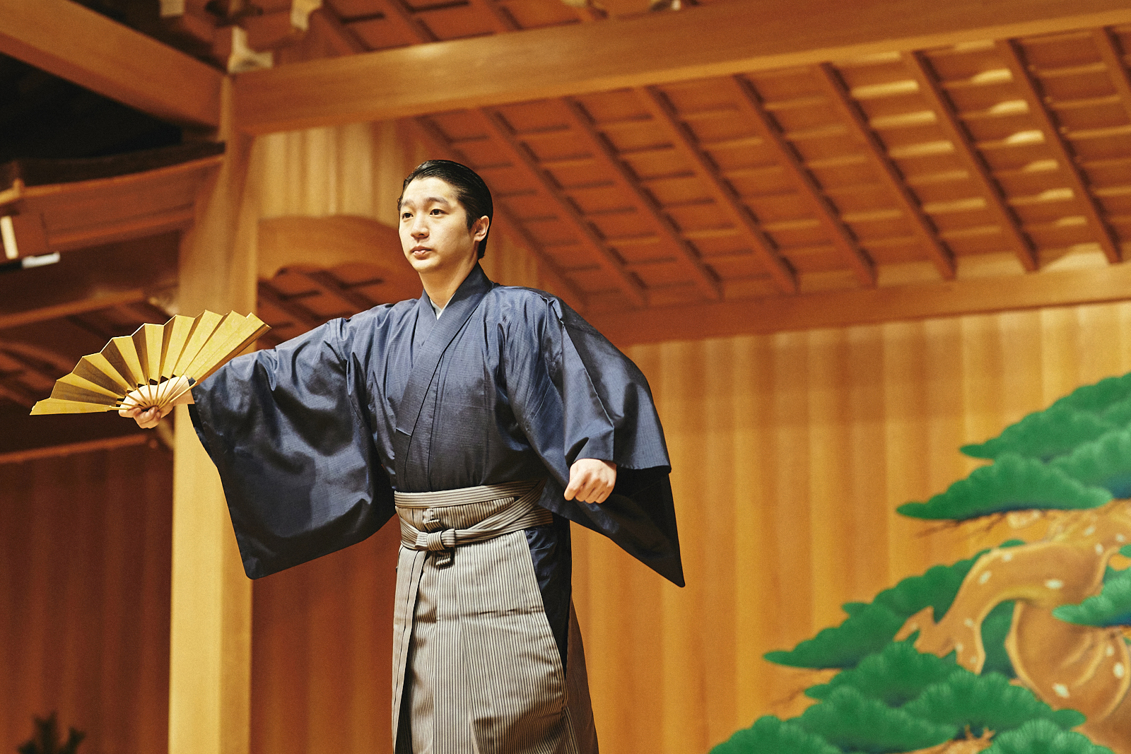 能楽師・観世三郎太インタビュー。「“離見の見”で、自分の姿や声と向き合う」